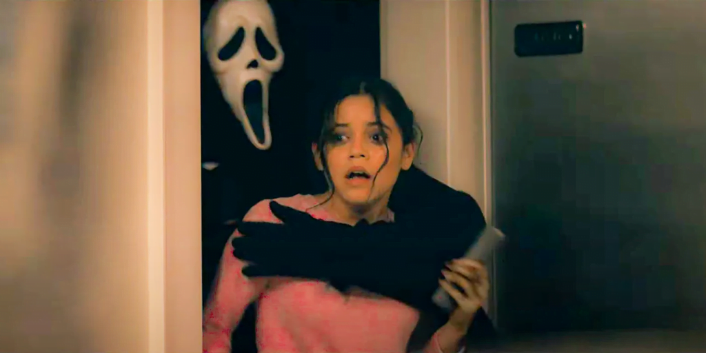 “There are a lot of chase sequences a la Scream 2” – Cine3.com